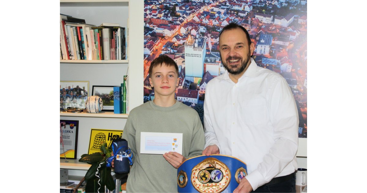 Bürgermeister Koch gratuliert Ben Gebhardt zu seinen herausragenden ...